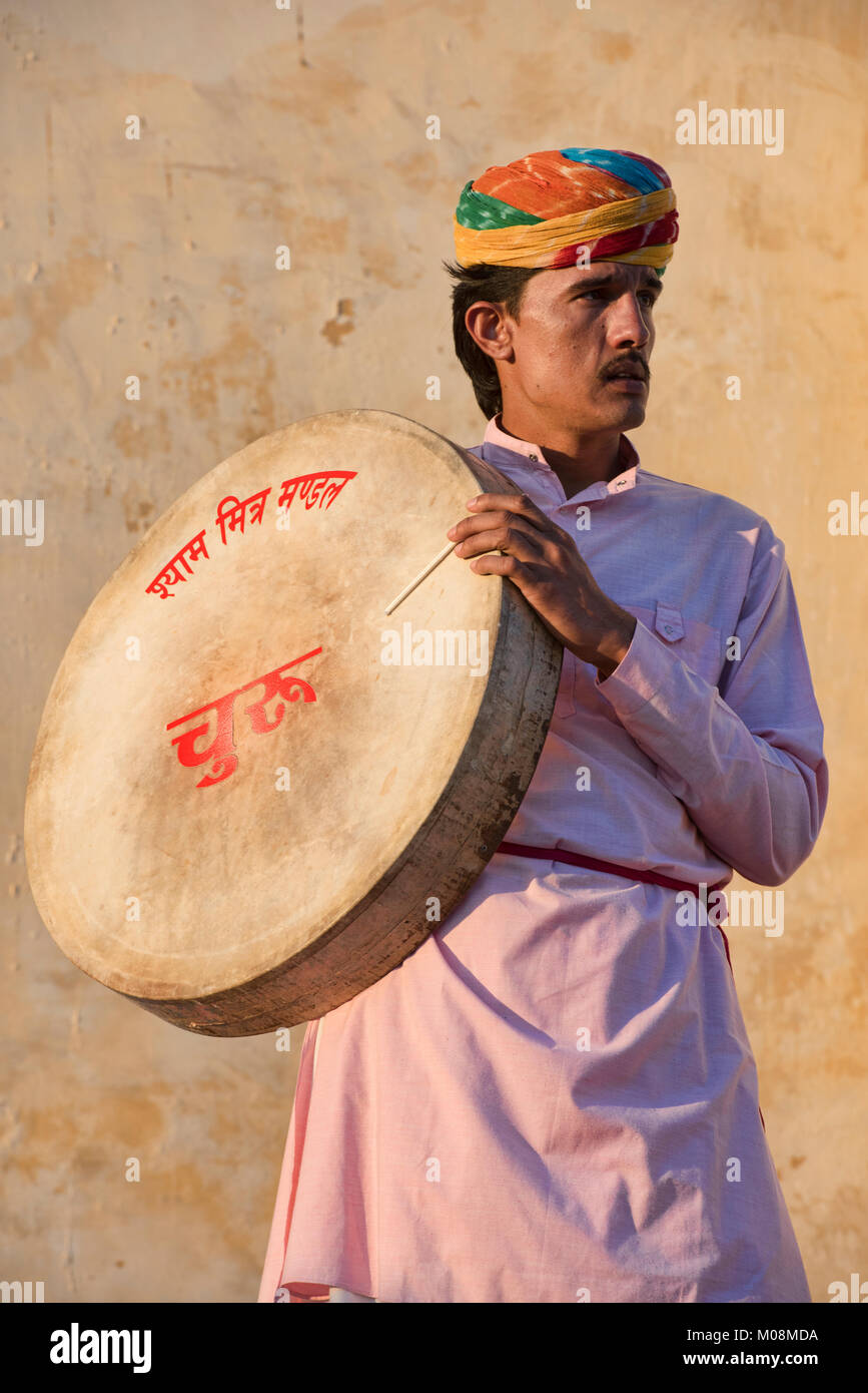 Traditional Rajasthani drummer on the ghats, Pushkar, Rajasthan, India ...
