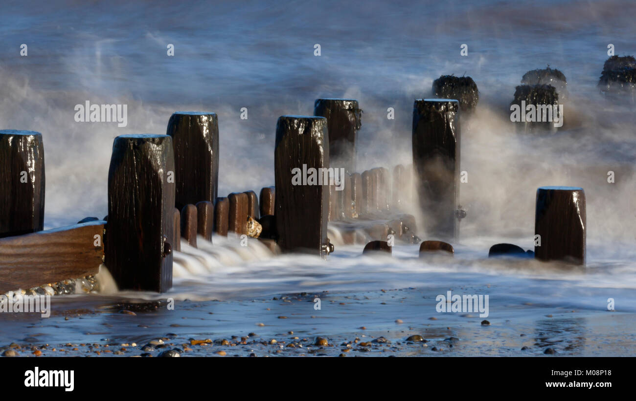 Breaking waves in slow motion - artistic effect Stock Photo - Alamy