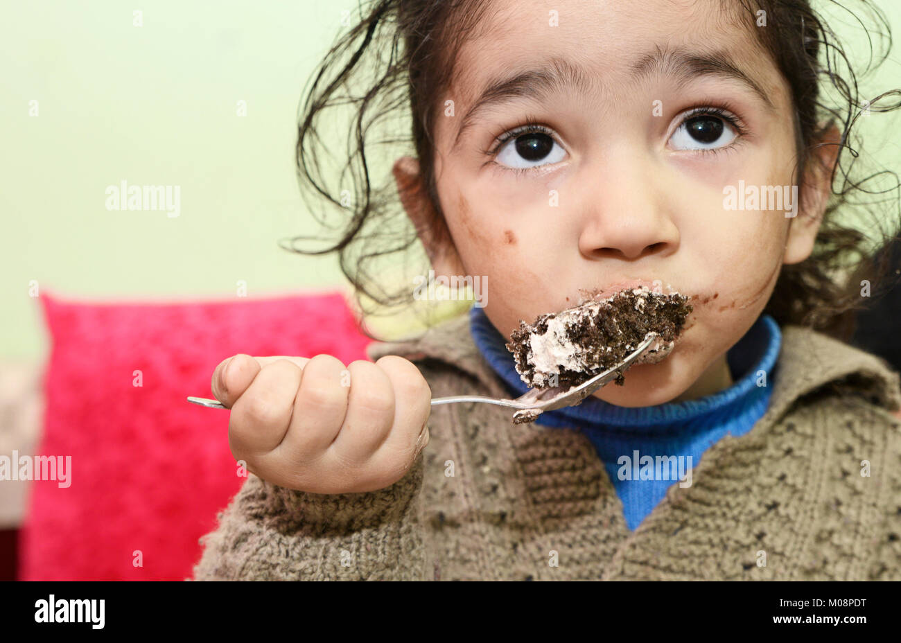 Little boy eating cake Stock Photo - Alamy