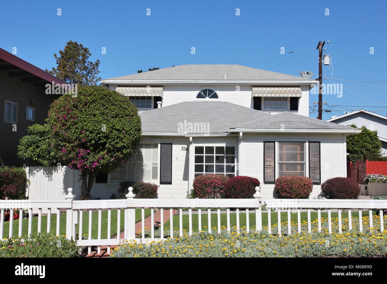 Generic suburban road in usa hi-res stock photography and images - Alamy