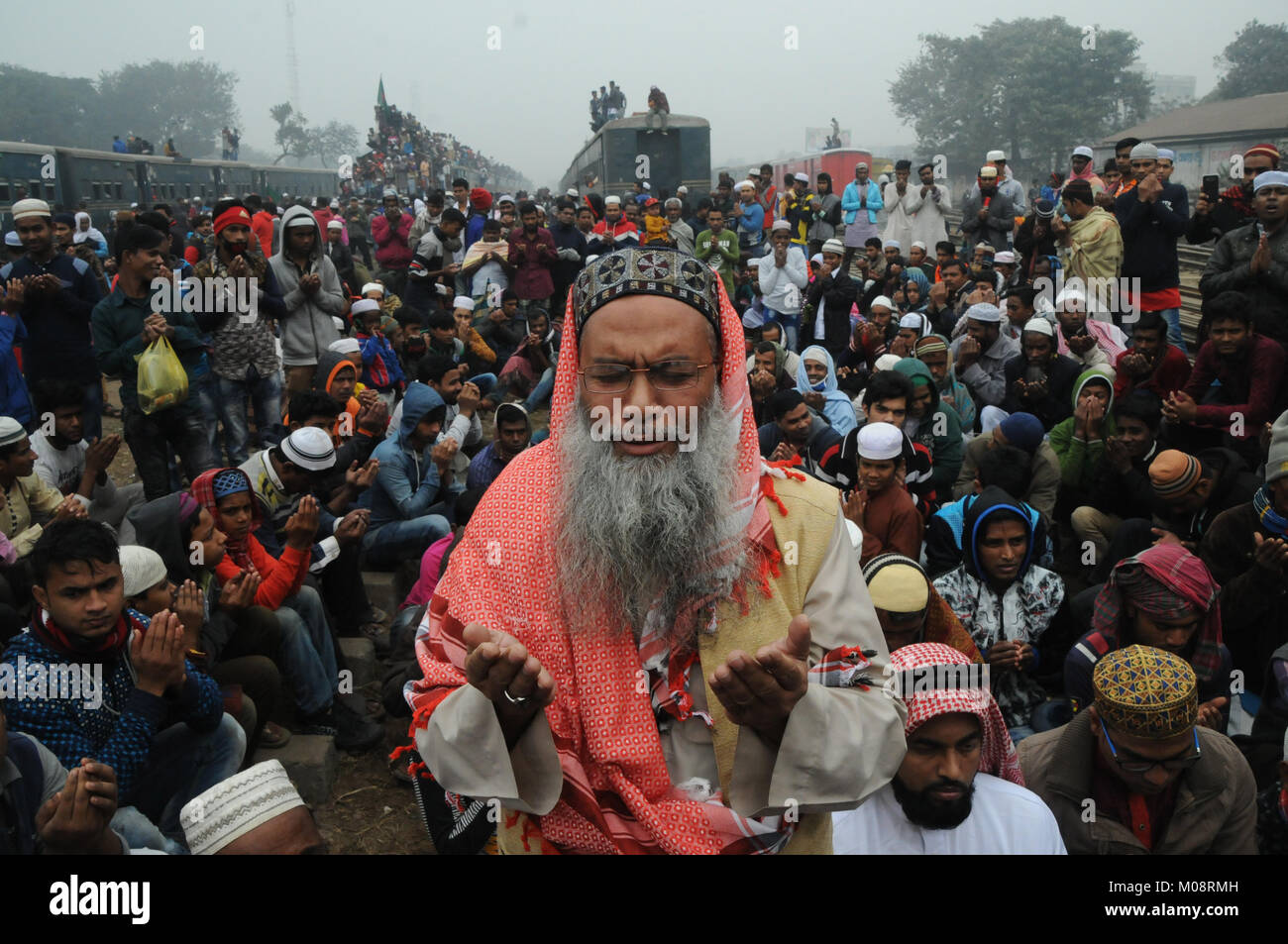 Bangladeshi Muslim devotees take part Akheri Munajat or the final ...