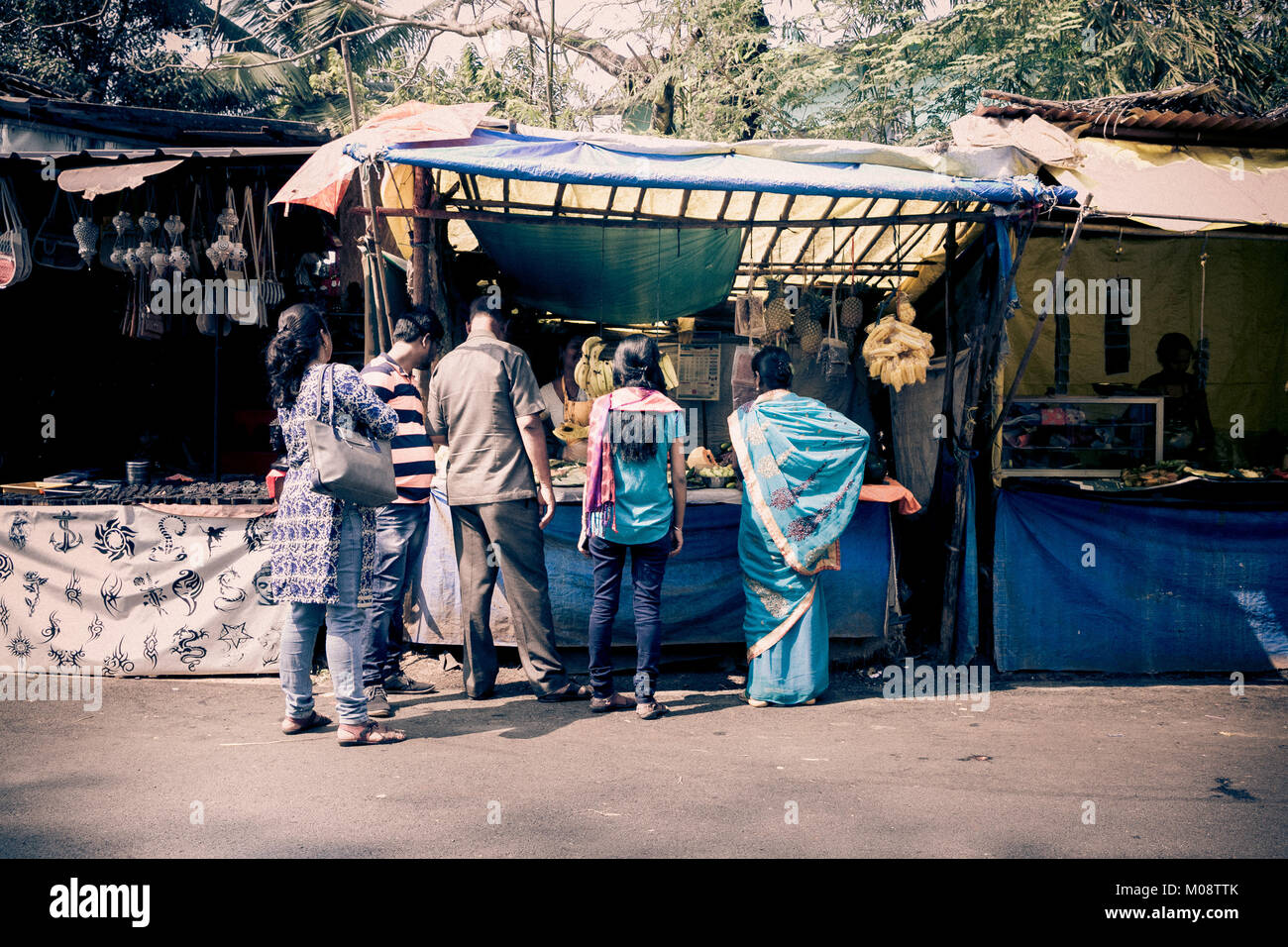 Indian bazaar mumbai hi-res stock photography and images - Alamy