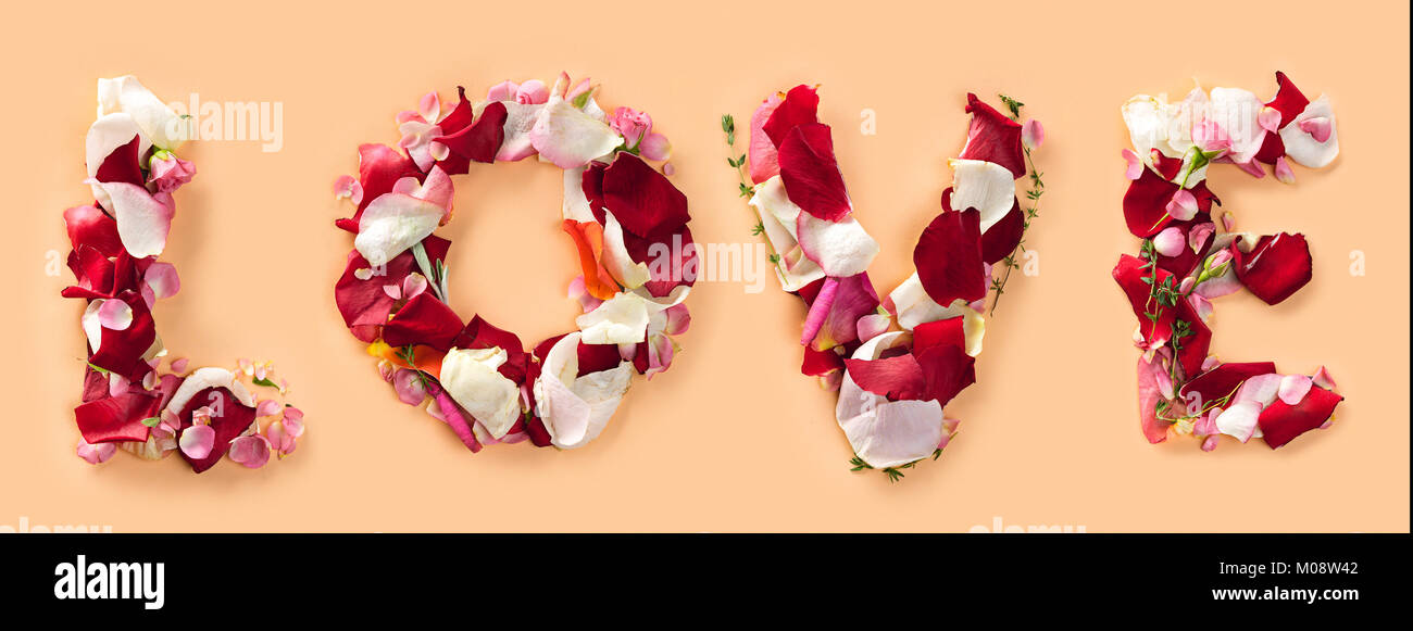 The word love made of roses Stock Photo - Alamy