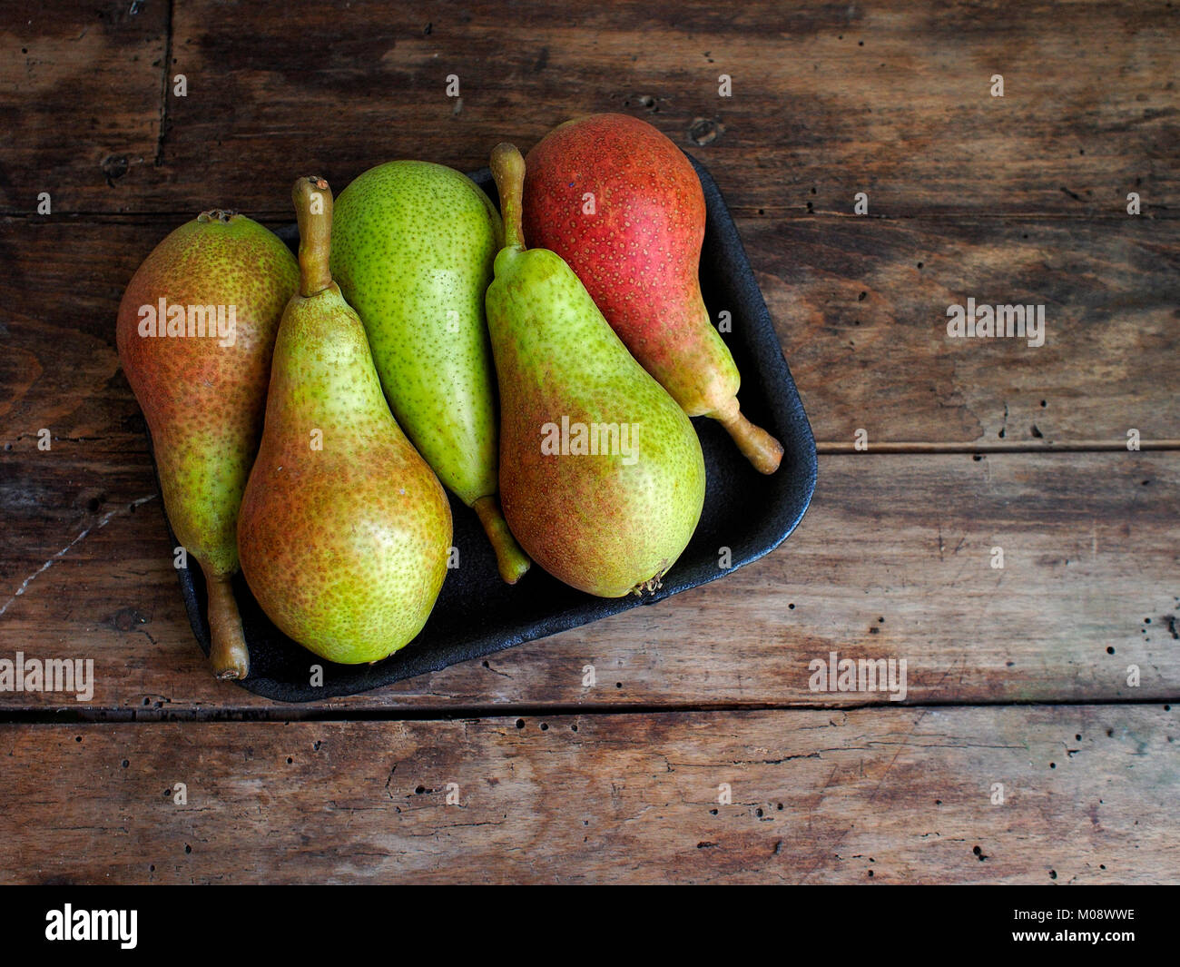 Pears wallpaper hi-res stock photography and images - Alamy