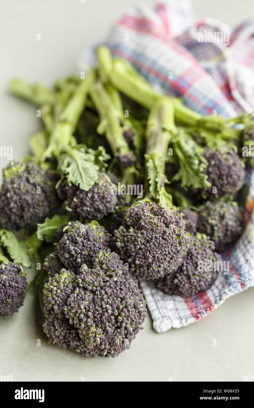 Broccoli rabe hi-res stock photography and images - Alamy