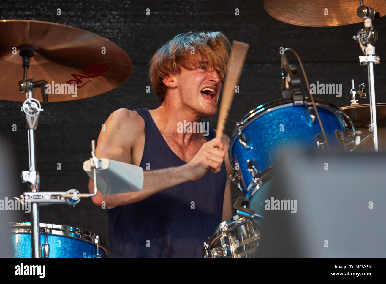 Weaves music hi-res stock photography and images - Alamy