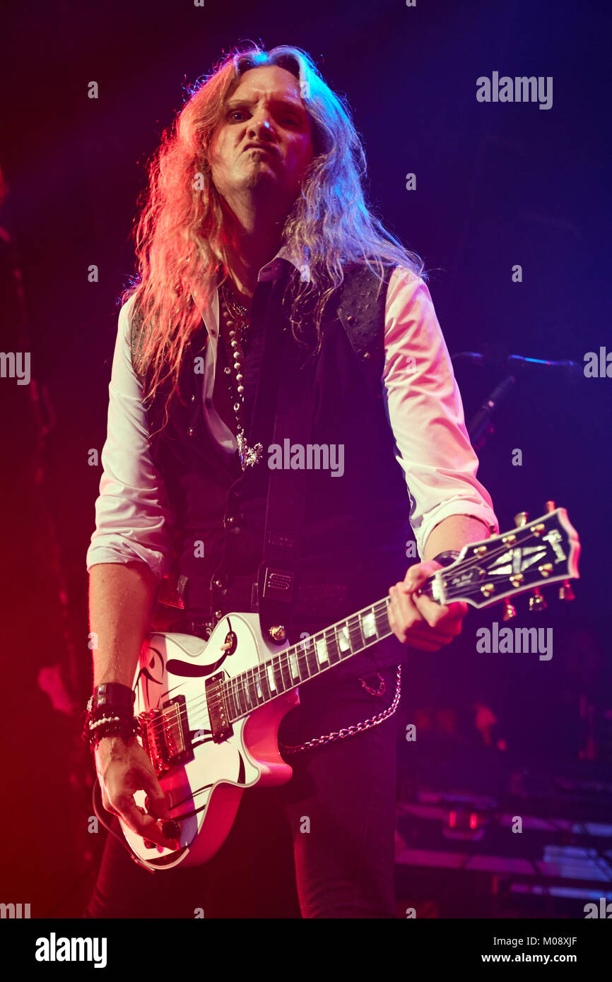 Whitesnake singer david coverdale performs hi-res stock photography and ...