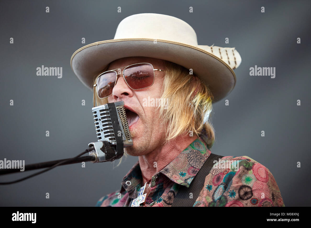 The American alternative country band Wovenhand (also spelled Woven ...