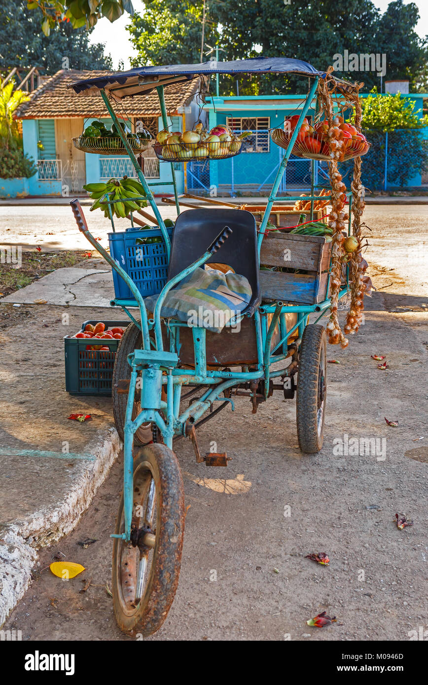 Vintage fruit stand hi-res stock photography and images - Alamy