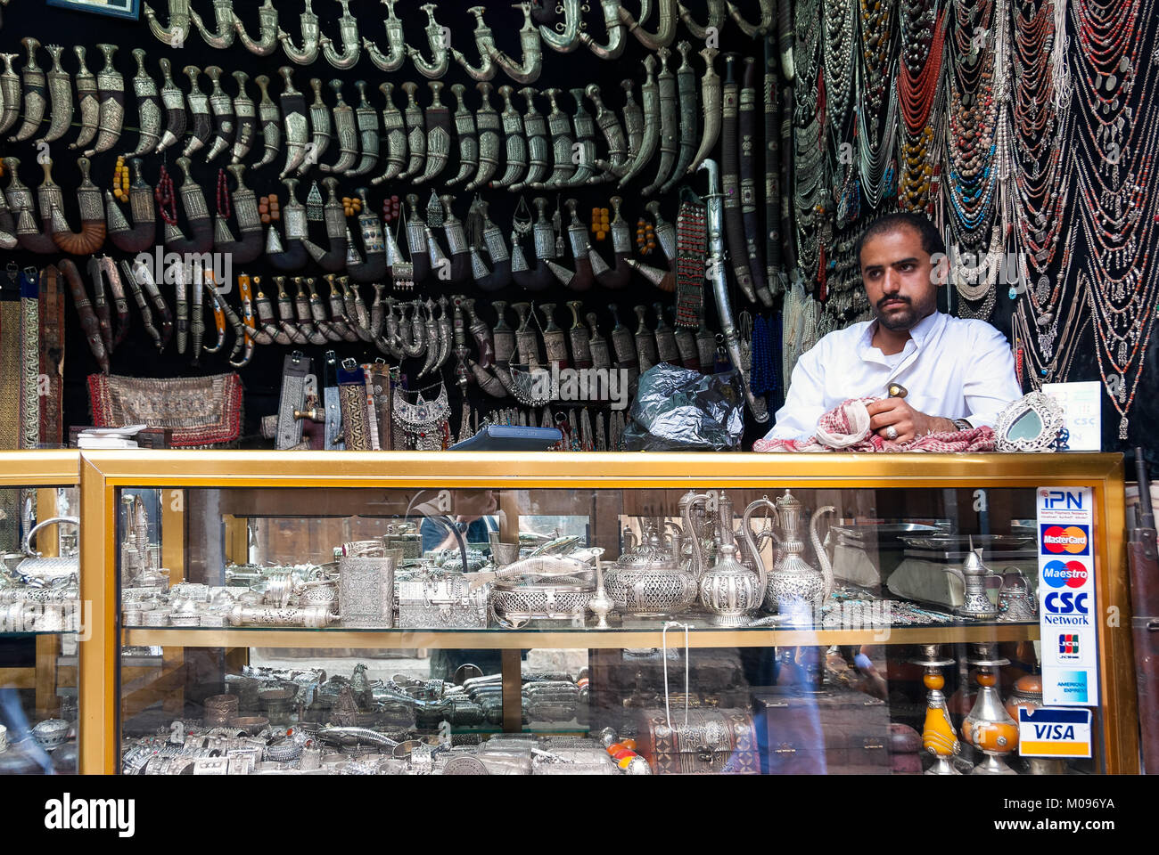 Traditional yemeni knife hi-res stock photography and images - Alamy