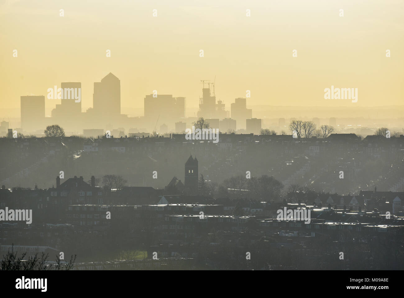Haze over london hi-res stock photography and images - Alamy
