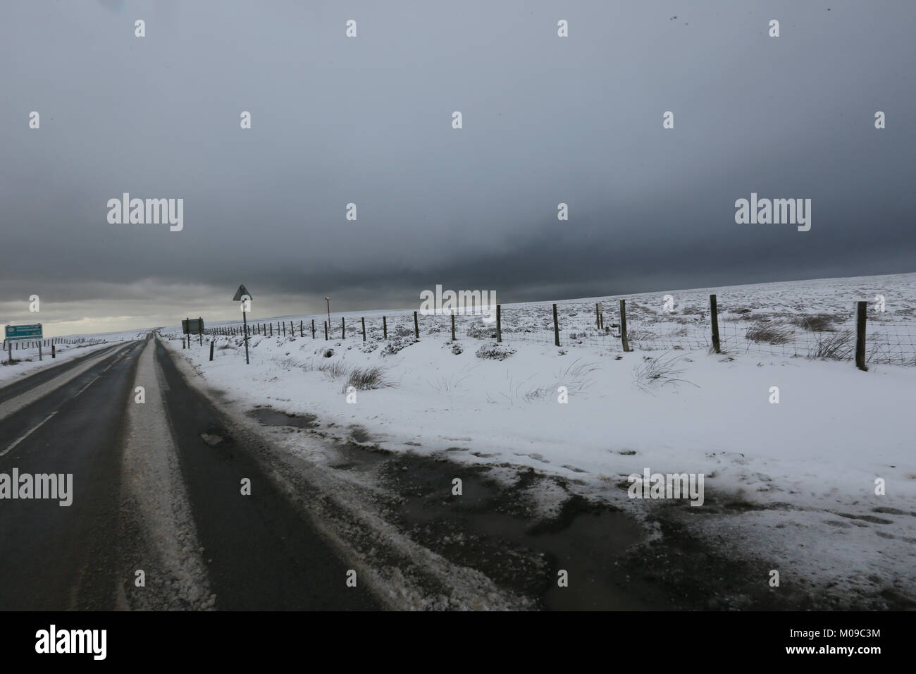 Holmfirth Road, Saddleworth, 19th January, 2018. Snow affecting road ...