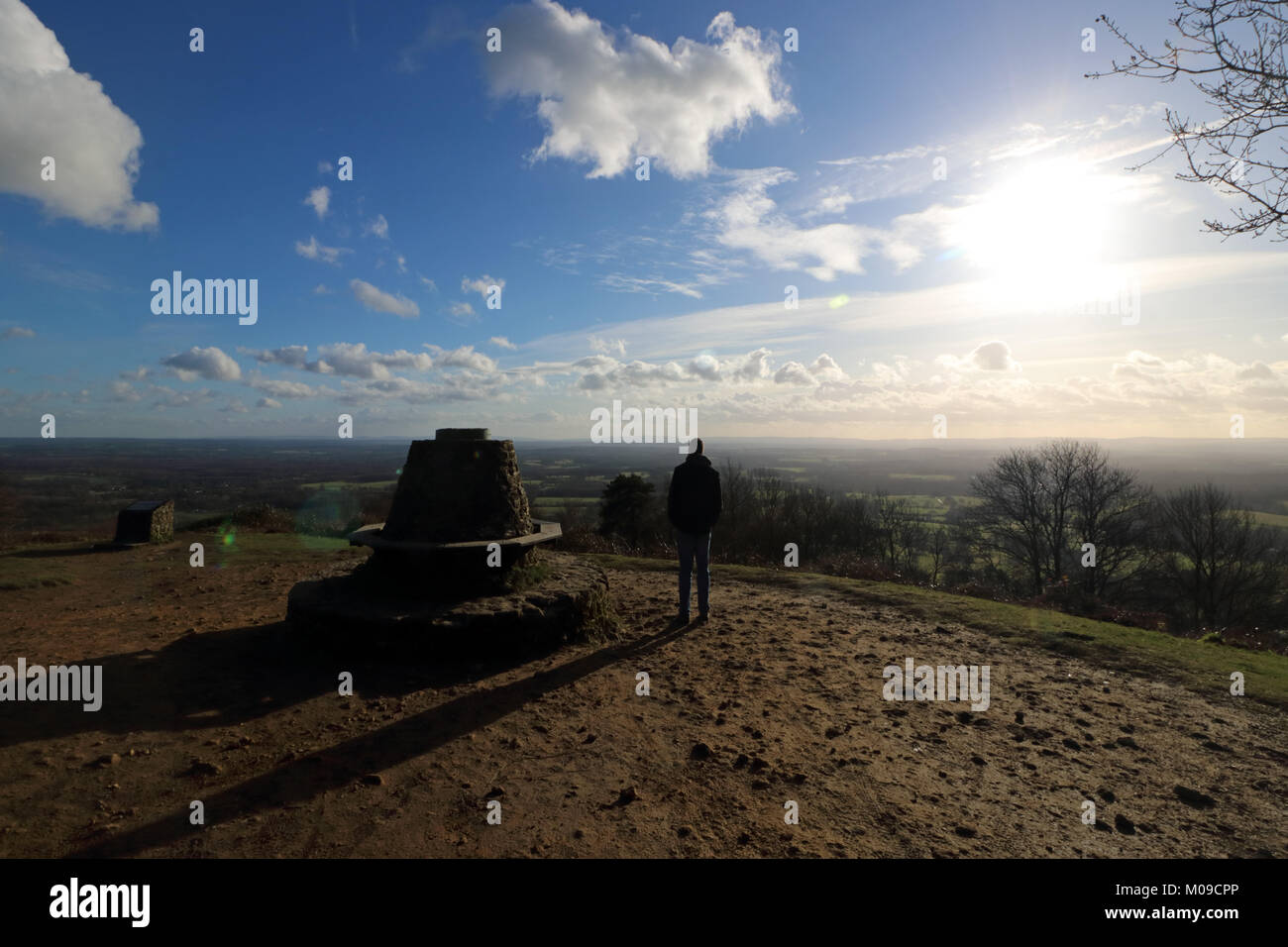 Holmbury Hill, Surrey, UK. 19th Jan, 2018. A man enjoys the spectacular ...