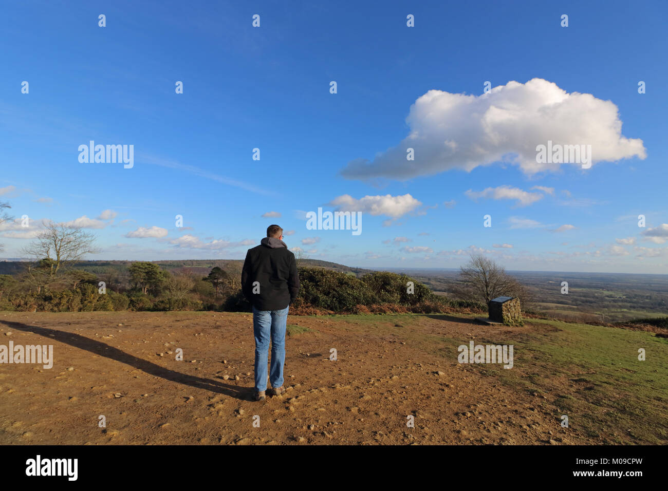Holmbury Hill, Surrey, UK. 19th Jan, 2018. A man enjoys the spectacular ...