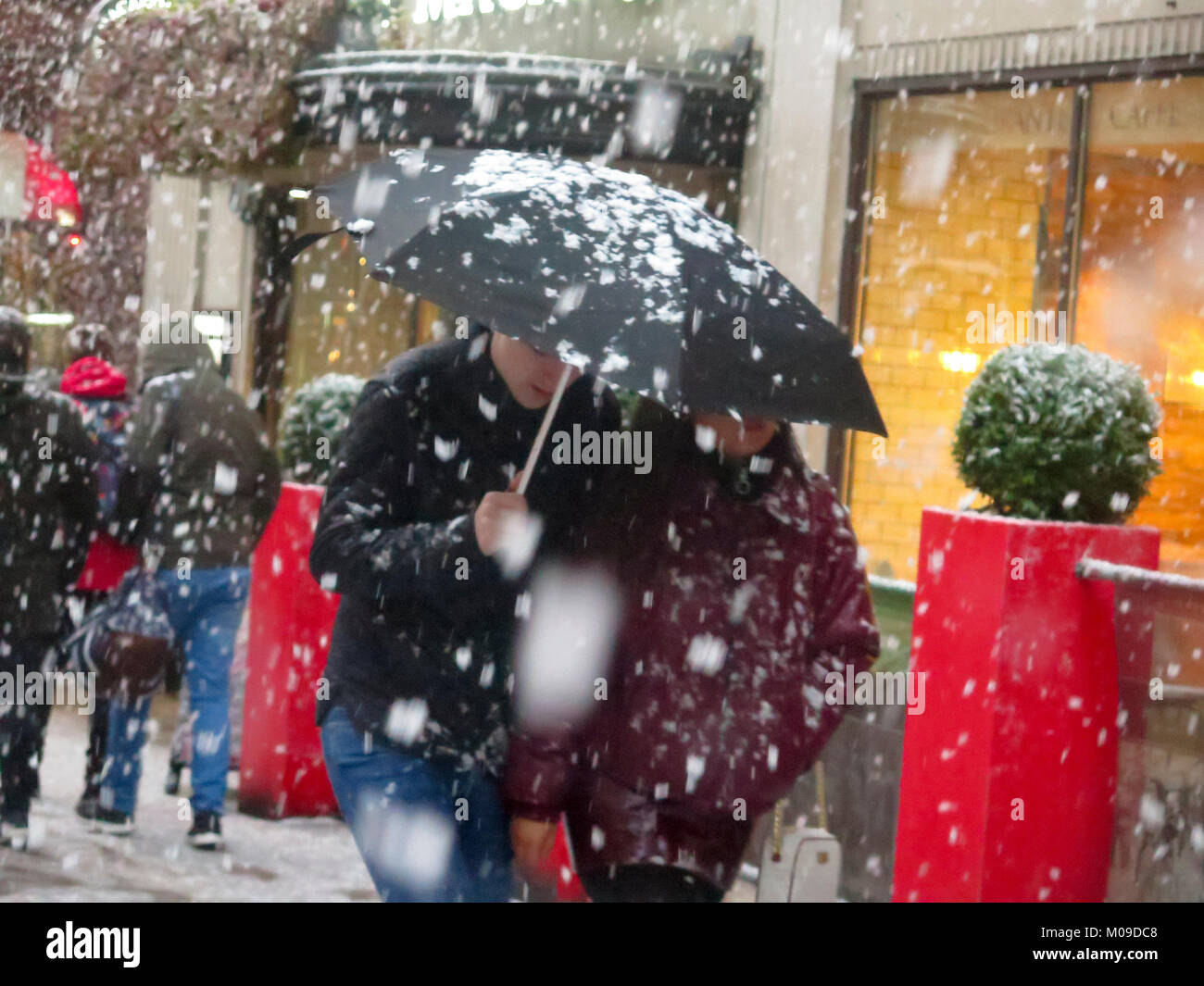 Heavy snow showers hi-res stock photography and images - Alamy