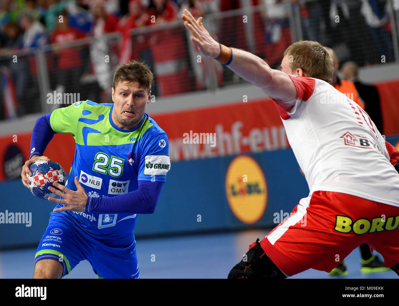 Varazdin, Croatia. 19th Jan, 2018. Denmark's Rene Toft Hansen (R) in ...