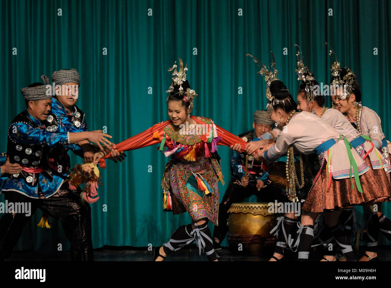 Chinese wedding customs hi-res stock photography and images - Alamy