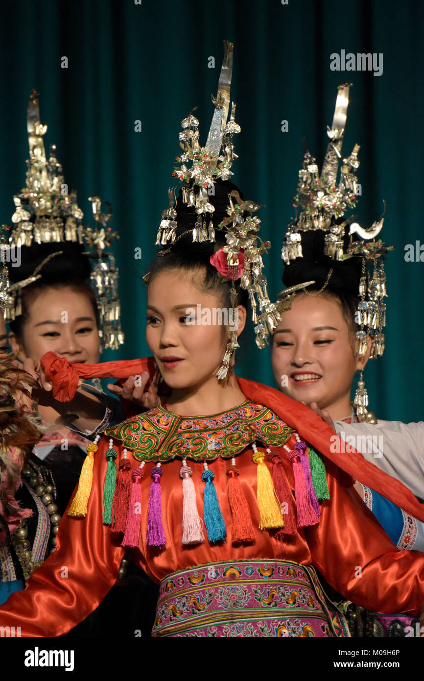 Chinese wedding customs hi-res stock photography and images - Alamy
