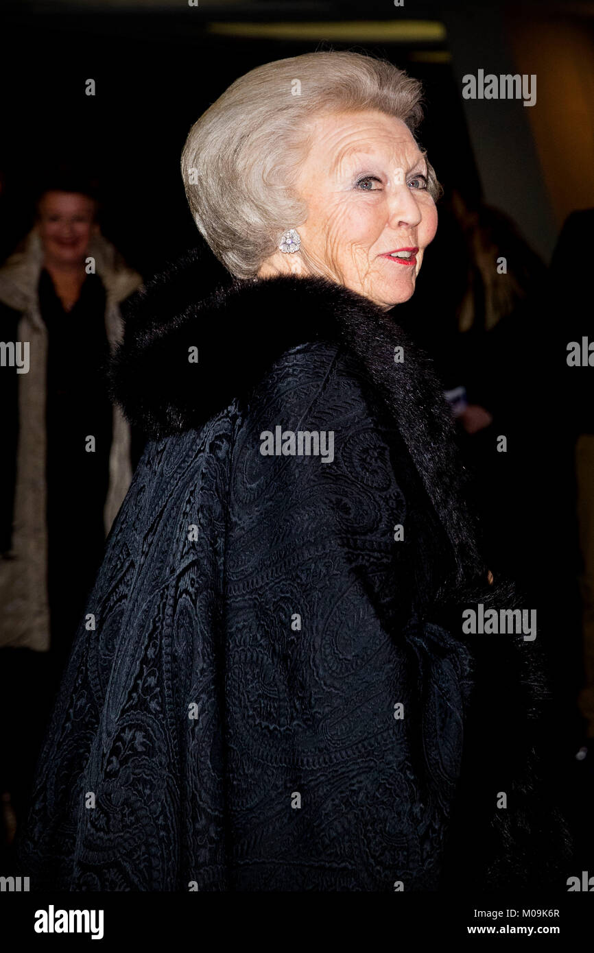 Princess Beatrix at theater Orpheus for a ballet performance of ...