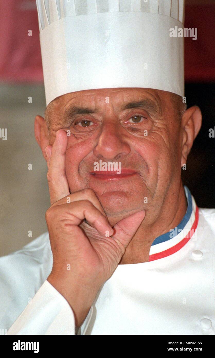 Photo shows chef hi-res stock photography and images - Alamy