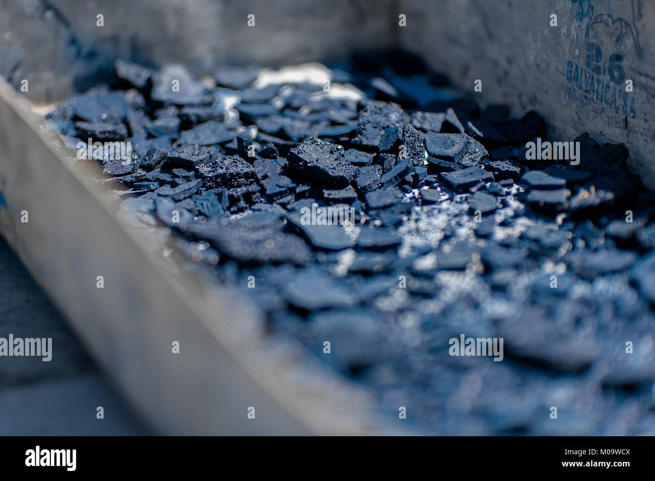 Indigo powder hi-res stock photography and images - Alamy
