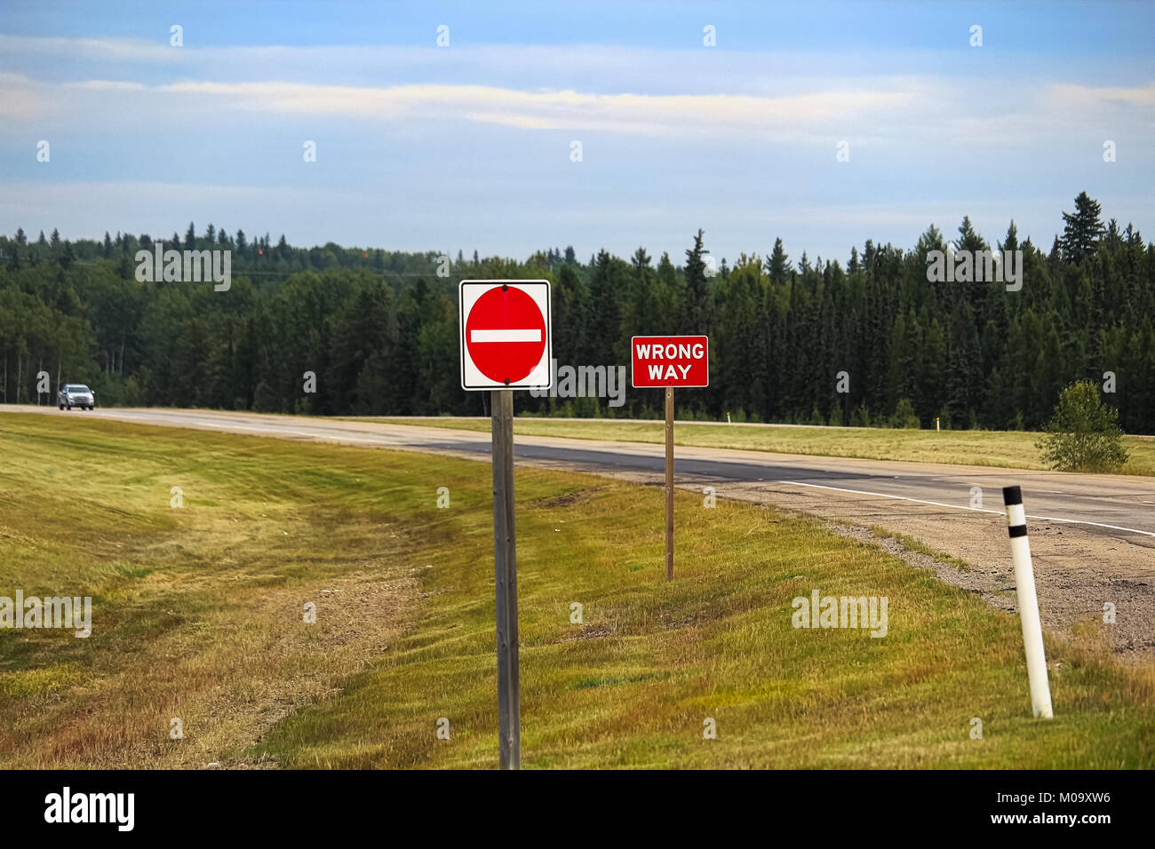 No entry sign on a pole hi-res stock photography and images - Alamy