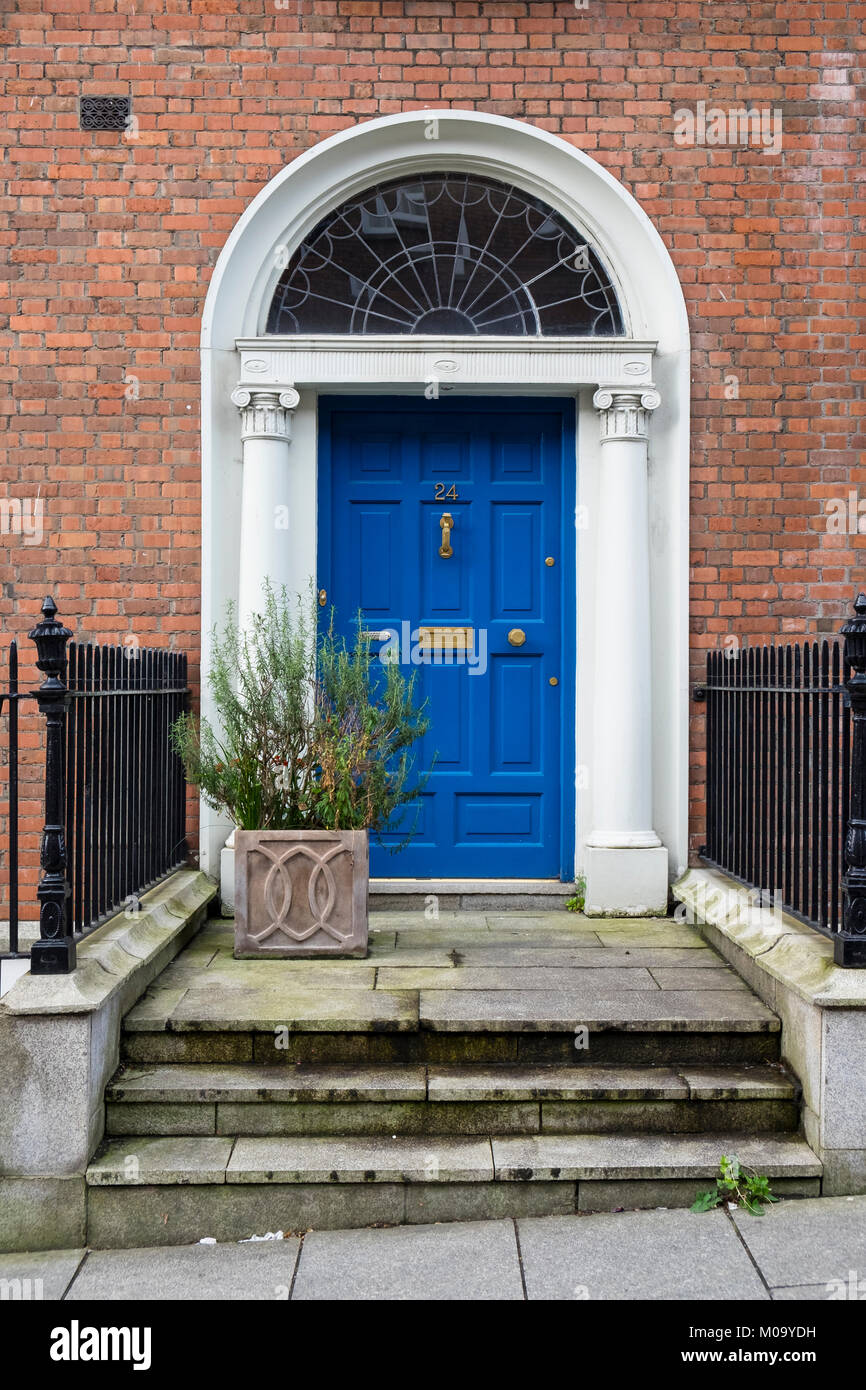 Colourful door dublin ireland hi-res stock photography and images - Alamy