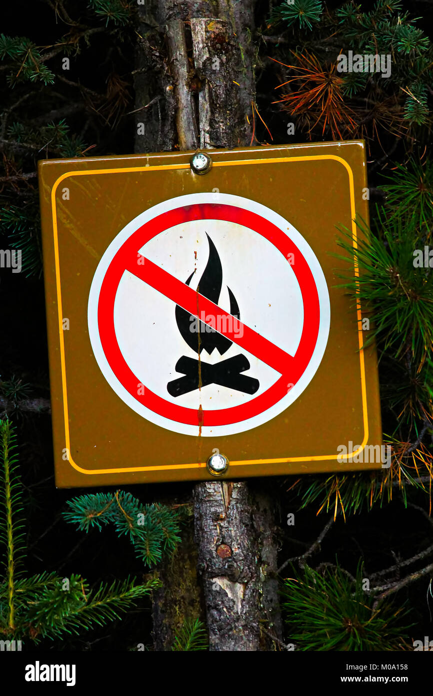 Campfire sign hi-res stock photography and images - Alamy