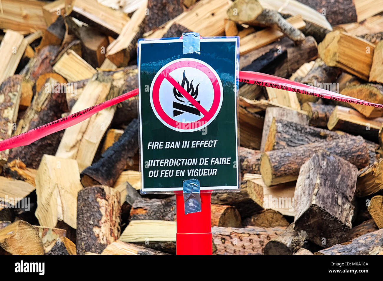 Extreme forest fire warning sign hi-res stock photography and images ...