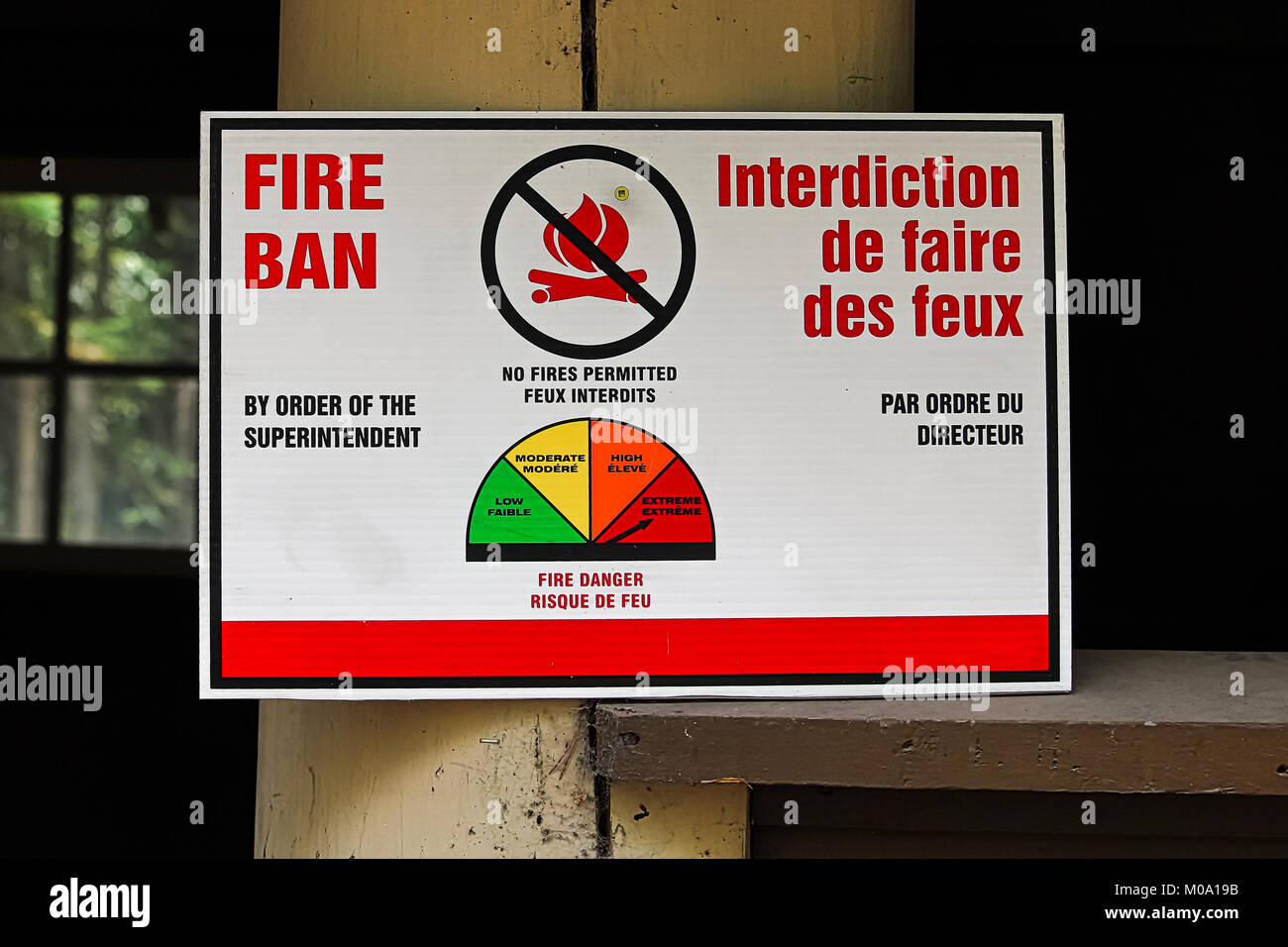 Extreme forest fire warning sign hi-res stock photography and images ...