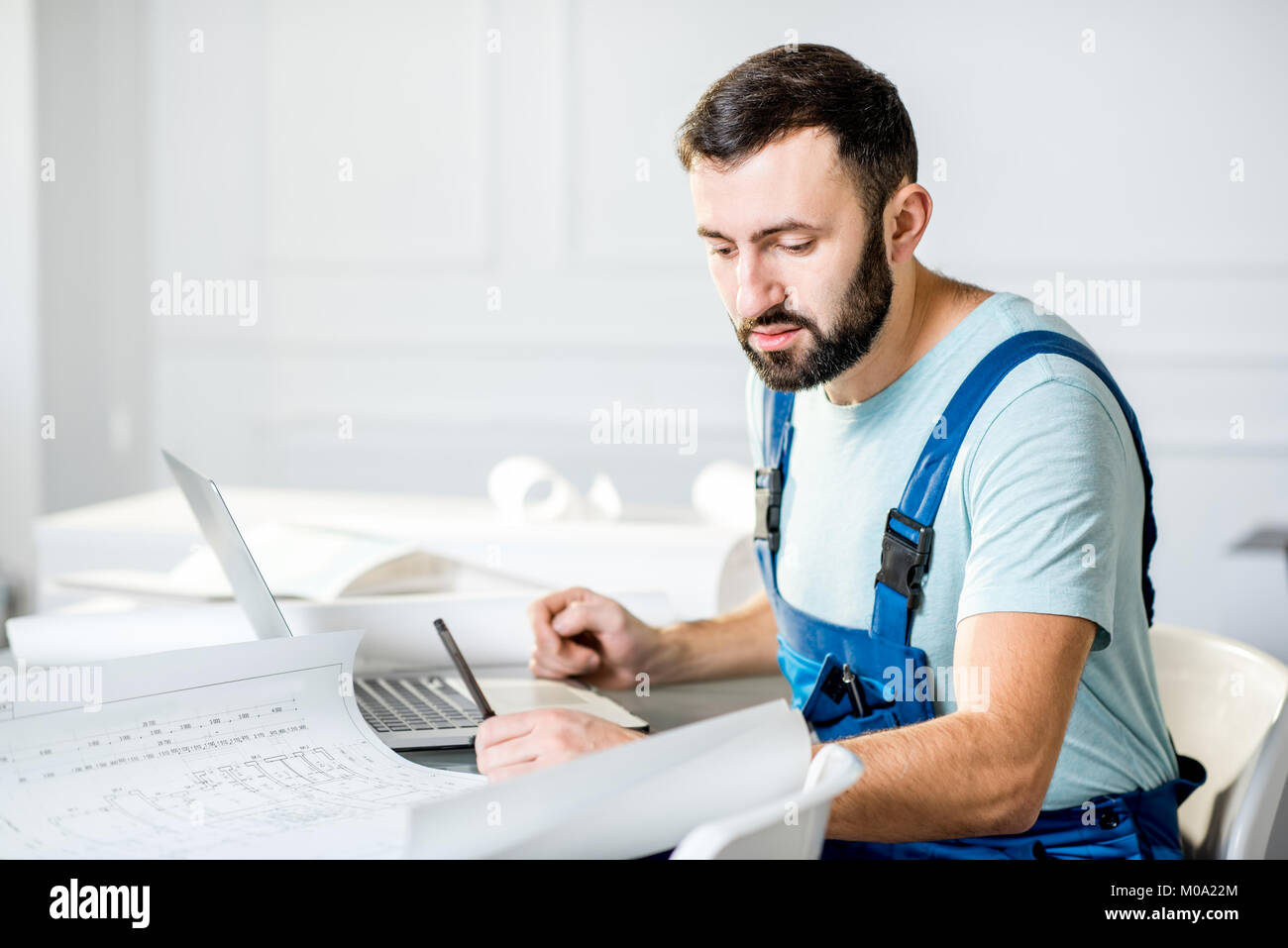 Computer repair office room hi-res stock photography and images - Alamy