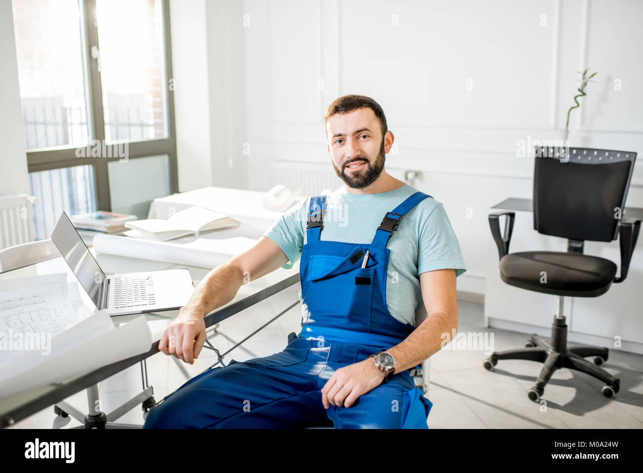 Repairman at the office Stock Photo - Alamy