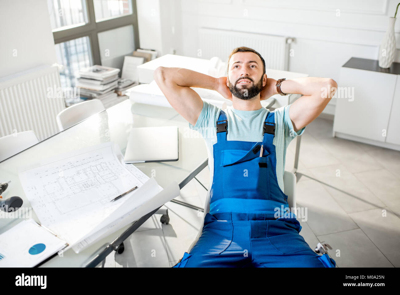 Repairman at the office Stock Photo - Alamy