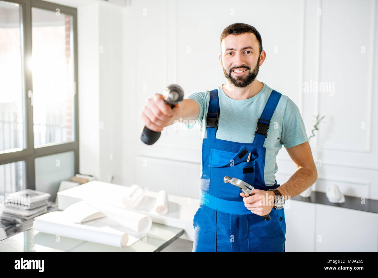 Repairman in the office Stock Photo - Alamy