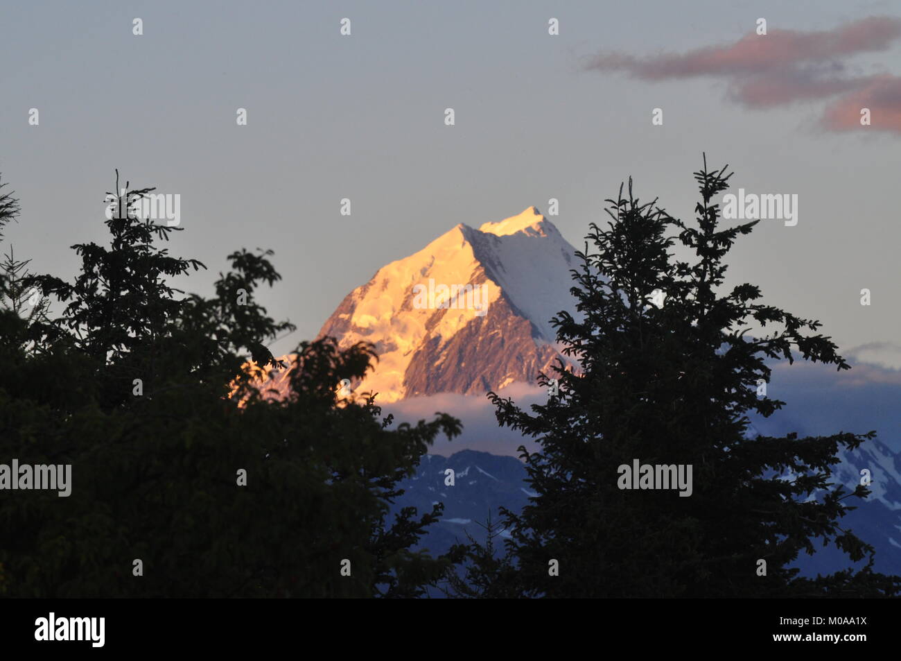 Sunset on Mount Cook Aoraki, 3.724 meters, the highest mountain of ...