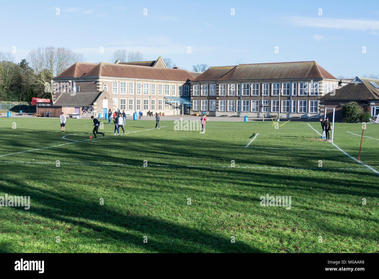 London secondary school pupils uk hi-res stock photography and images ...