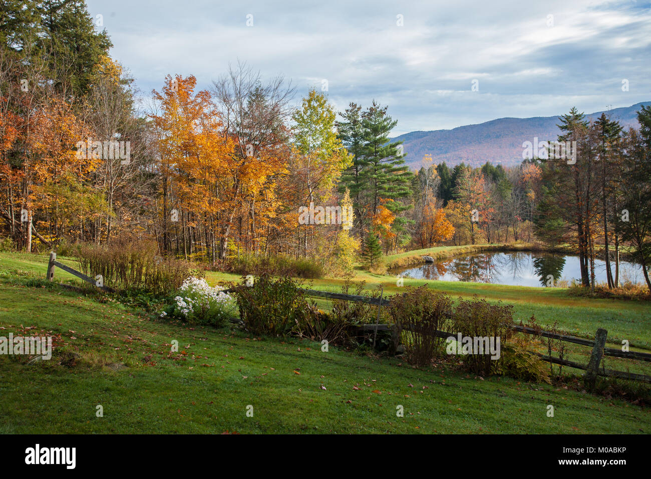 Vermont pond and colors hi-res stock photography and images - Alamy