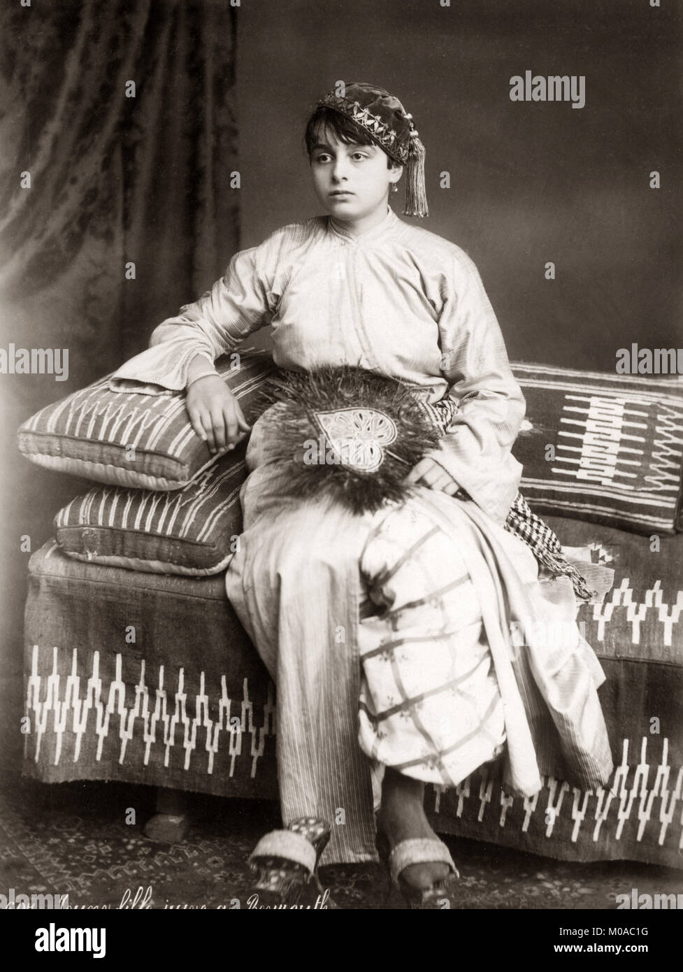 Seated jewish woman hi-res stock photography and images - Alamy