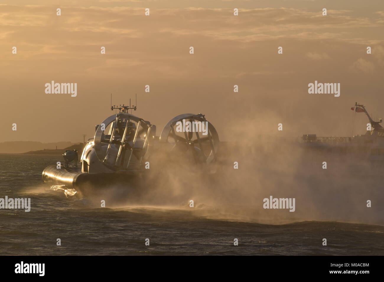 The amphibious Hovertravel hovercraft departing Southsea Hoverport ...