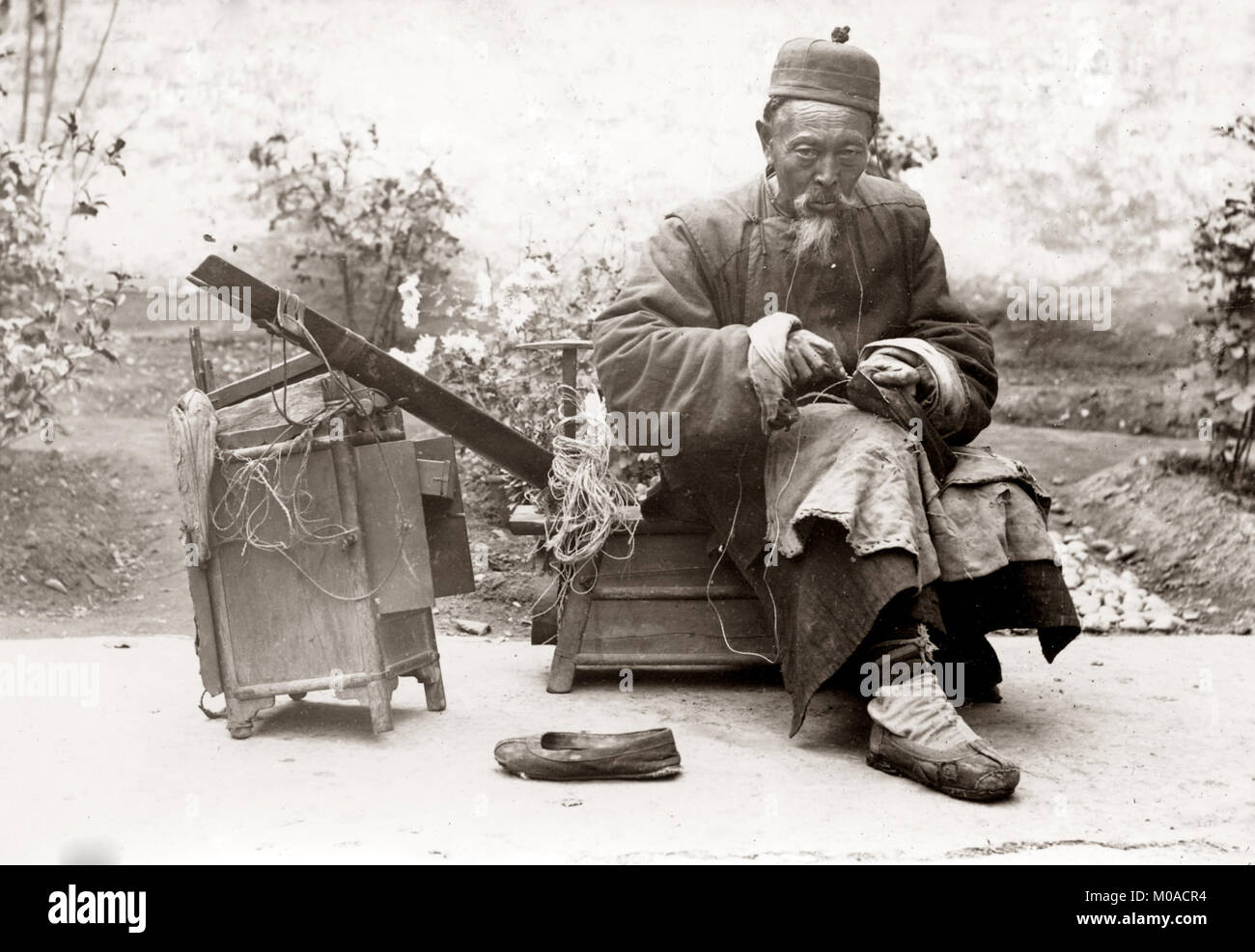 Chinese cobbler hi-res stock photography and images - Alamy