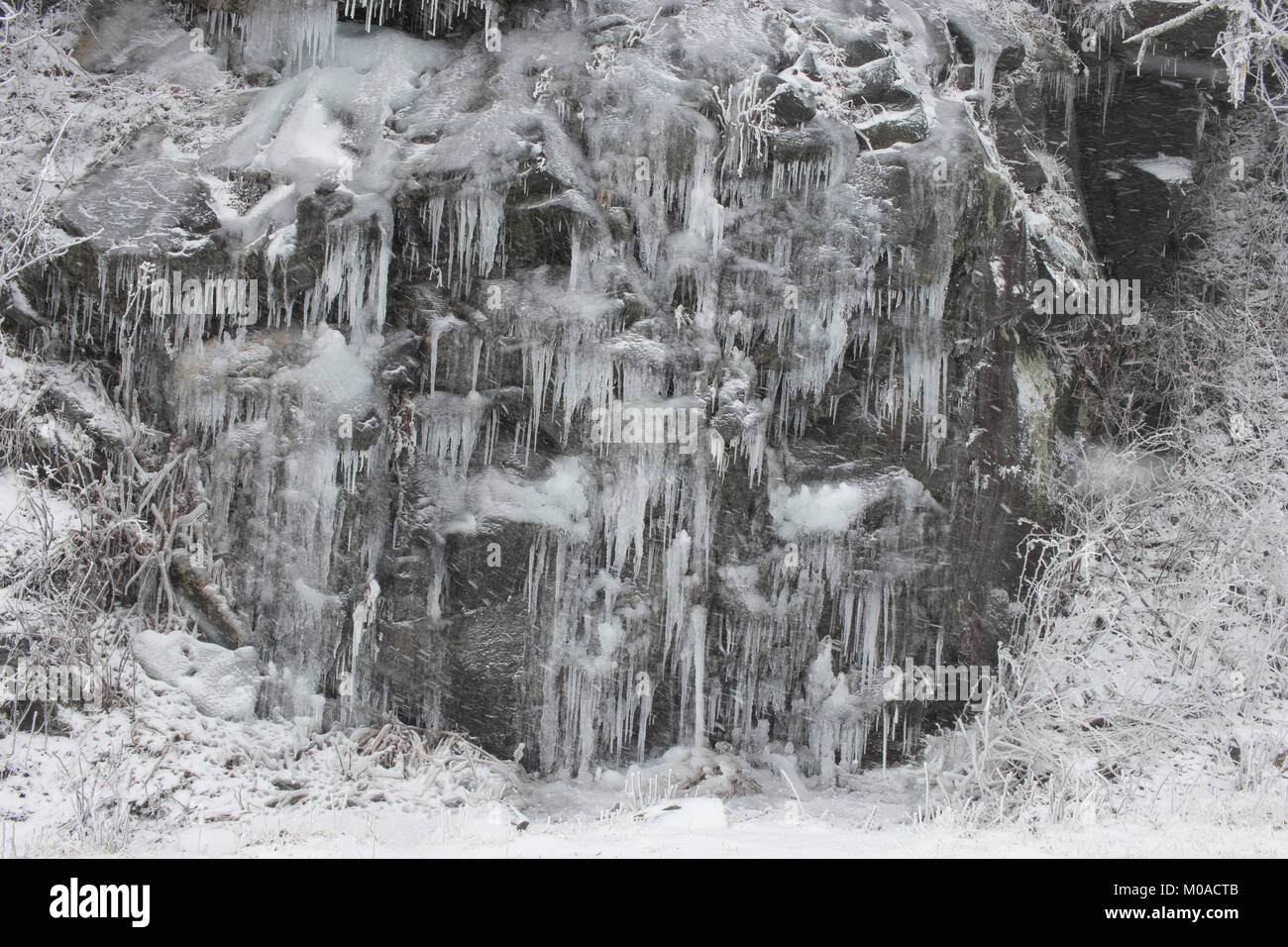 Ice sickles hi-res stock photography and images - Alamy