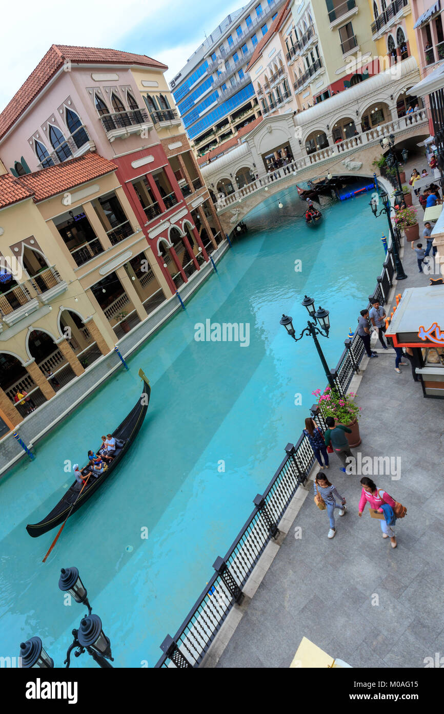 Manila, Philippines. 17th January 2018. Venice Piazza Grand Canal Mall ...