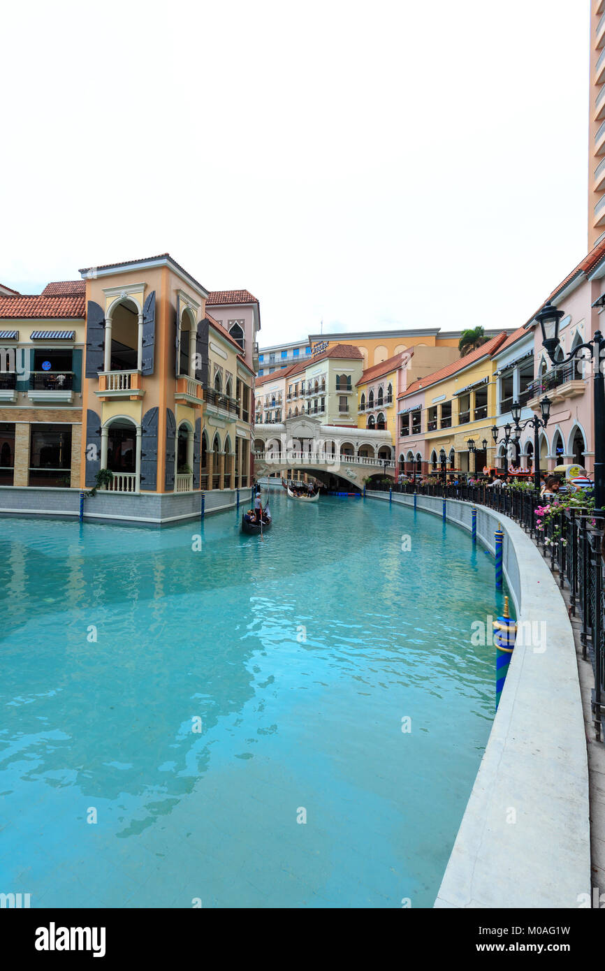 Manila, Philippines. 17th January 2018. Venice Piazza Grand Canal Mall ...