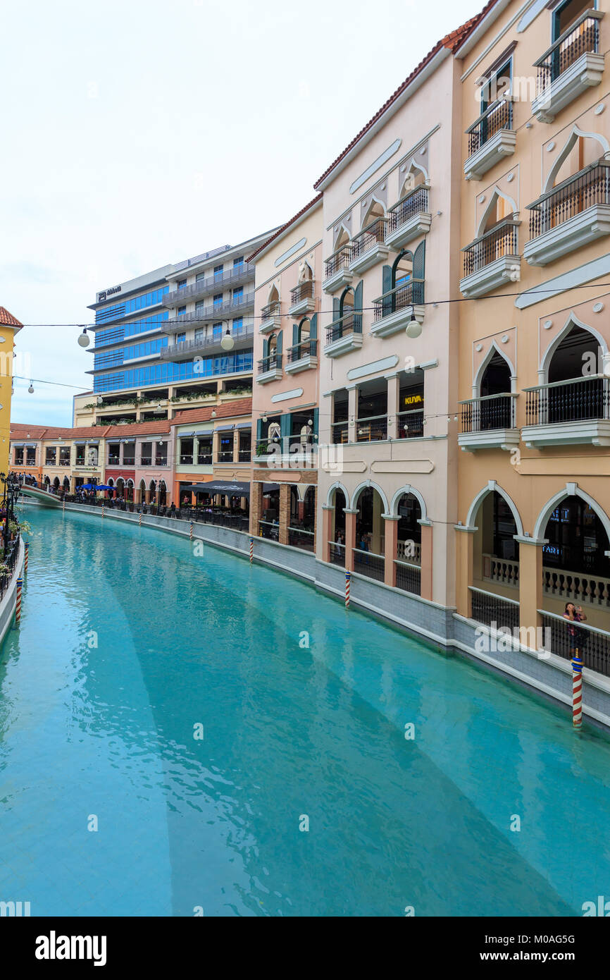 Manila, Philippines. 17th January 2018. Venice Piazza Grand Canal Mall ...