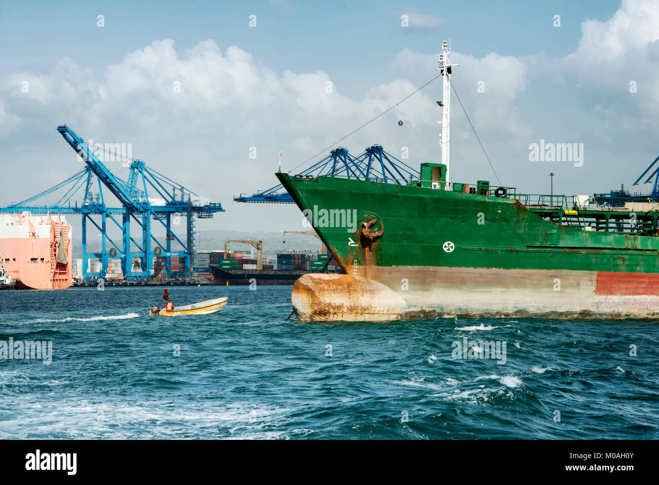 Colon panama port hi-res stock photography and images - Alamy