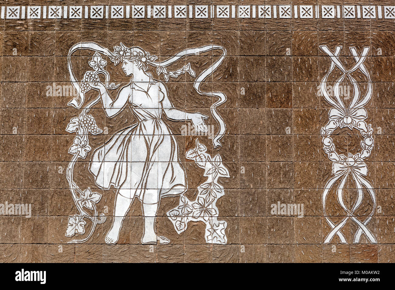 European folk art hi-res stock photography and images - Alamy