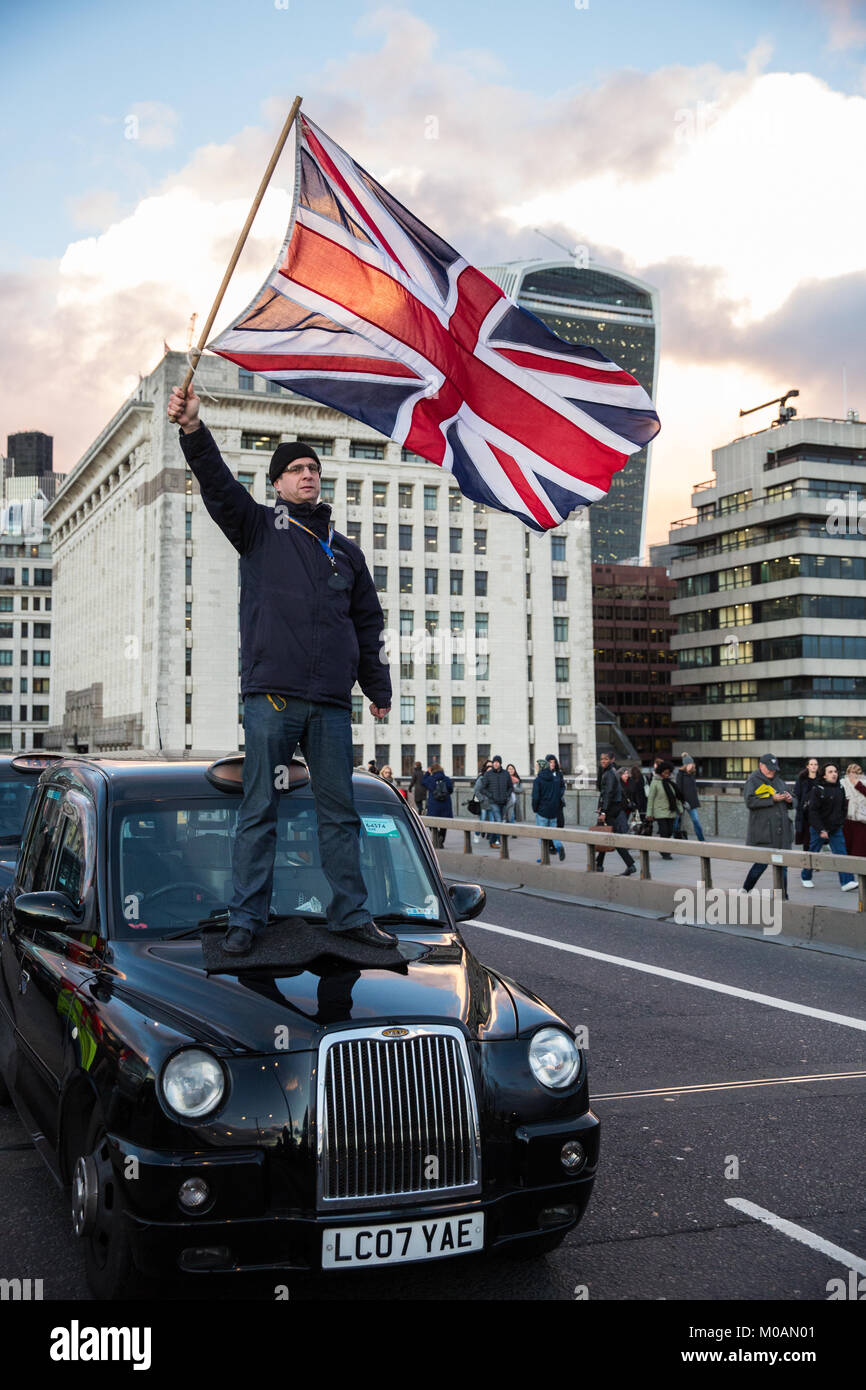 Union jack black cab hi-res stock photography and images - Alamy