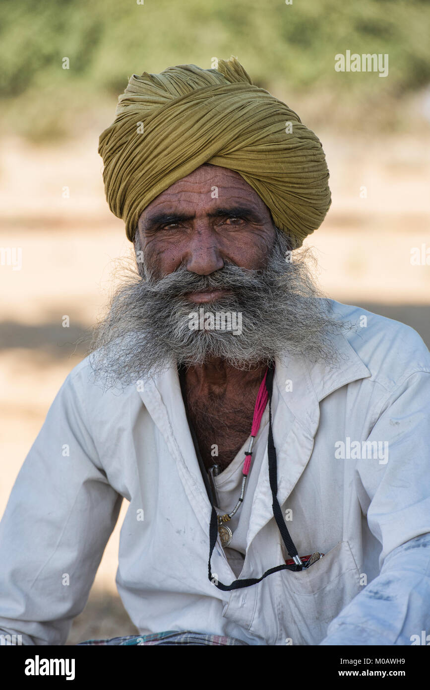 Indian rajasthani turban jaipur rajasthan hi-res stock photography and ...