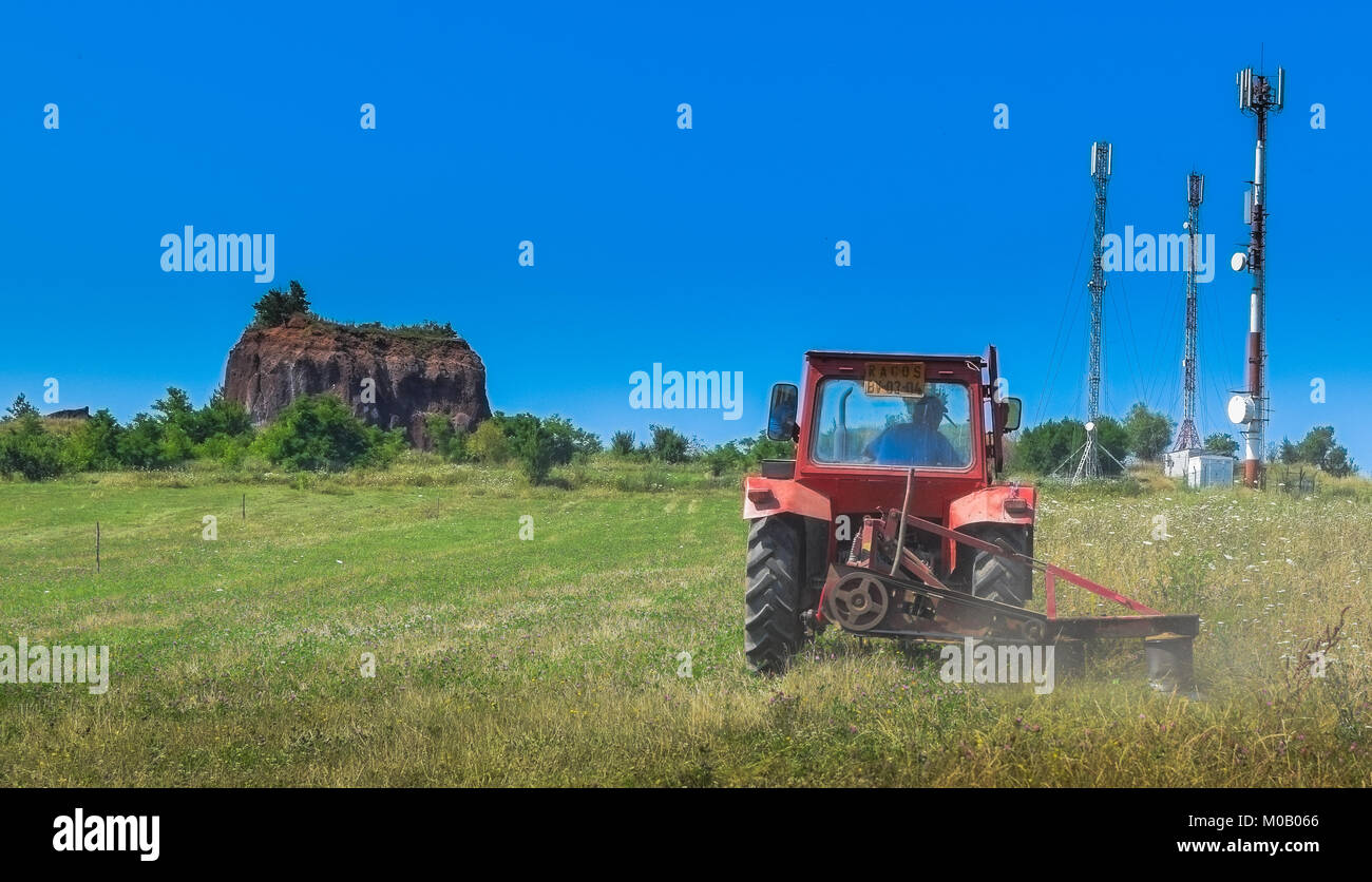 Tractor on the field hi-res stock photography and images - Alamy
