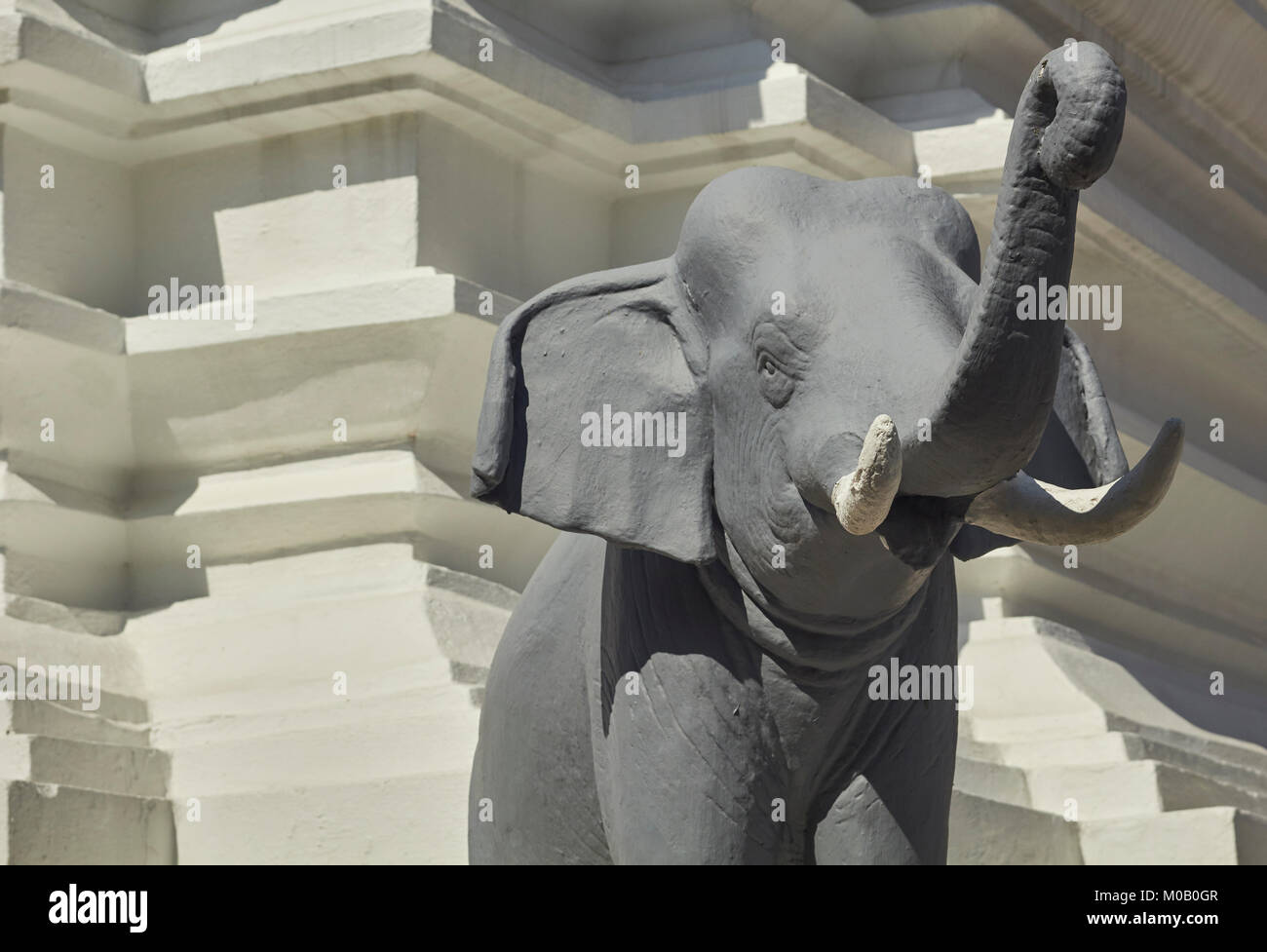 Asian elephant statue hi-res stock photography and images - Alamy